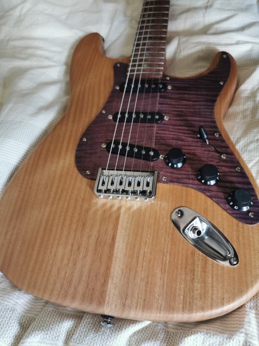 CUSTOM STRAT HT