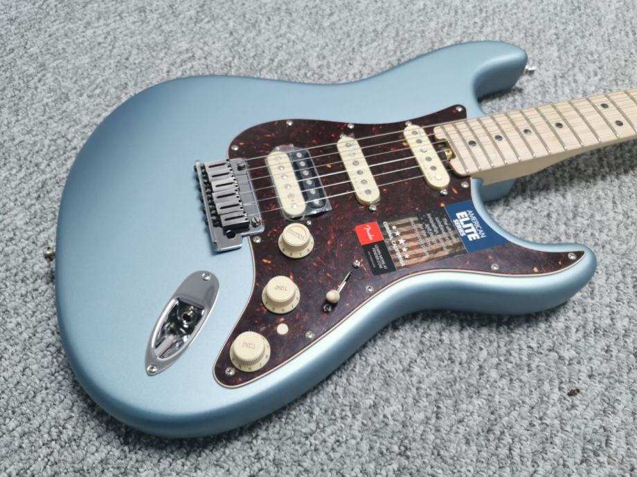 Fender American Elite Strat HSS MN Satin Ice Blue Metalic
