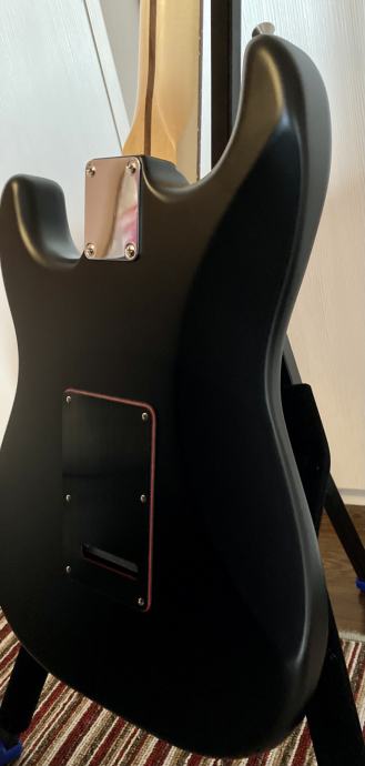 Fender NOIR STRATOCASTER - limited edition MAXIMALNO snižena cijena