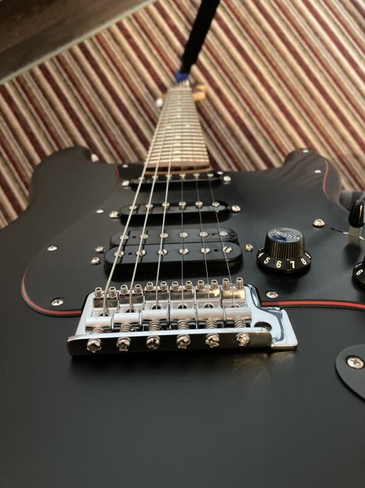 Fender NOIR STRATOCASTER - limited edition MAXIMALNO snižena cijena