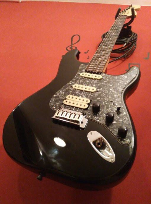 Fender Squier Stratocaster Deluxe Hot Rails modified
