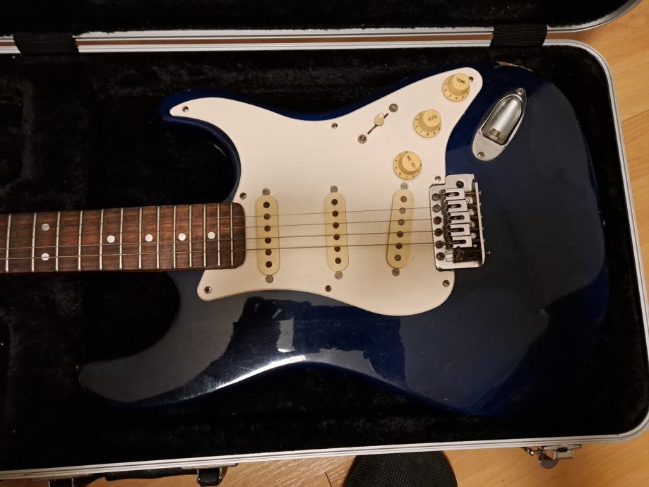 Gitara sa pojačalom i dodacima