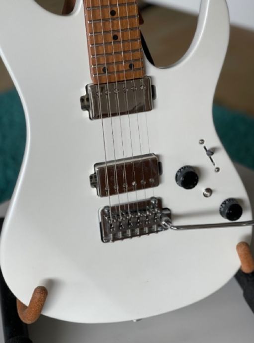 Ibanez Prestige AZ2402-PWF Pearl White
