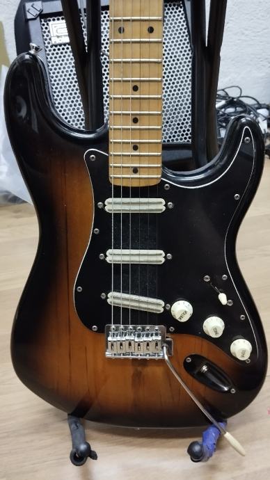 Squier Stratocaster hot rails