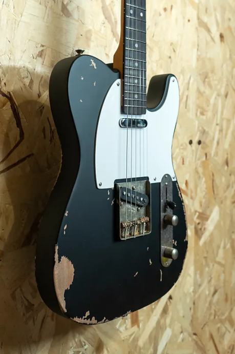 Vintage V62MRBK Icon Series Distressed Black - Relic Telecaster V62