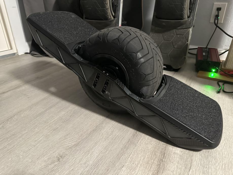 Floatwheel ADV2 — najbolji električni board na svijetu (Onewheel)