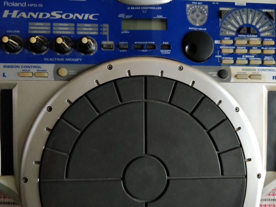 Prodajem Roland HandSonic HPD-15 Hand Percussion Pad