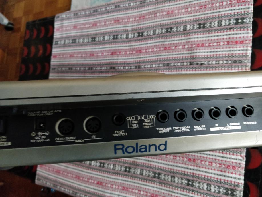 Prodajem Roland HandSonic HPD-15 Hand Percussion Pad