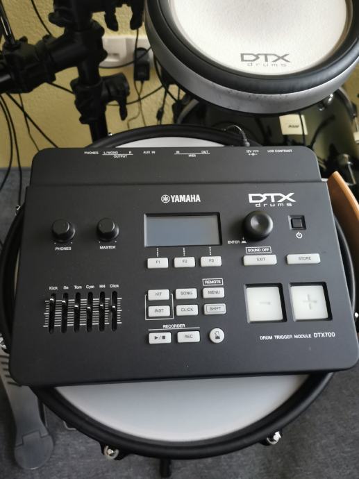 Yamaha DTX700