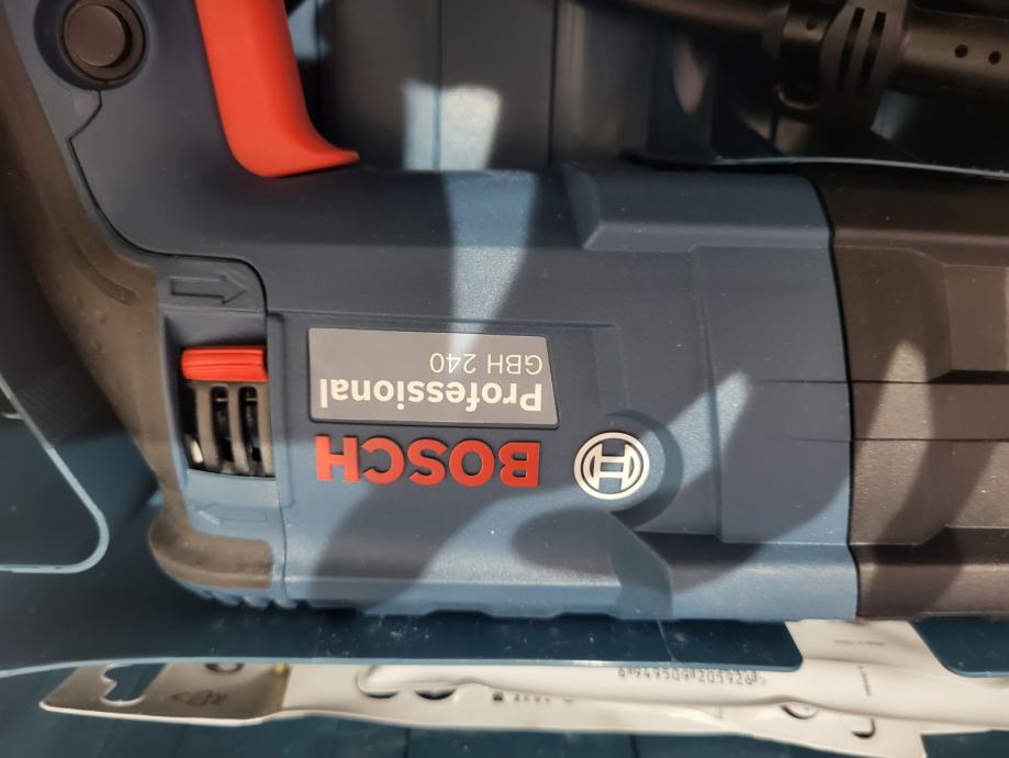 Prodajem bosch professional bušilicu bušeči čekič GBH 240 220-230V