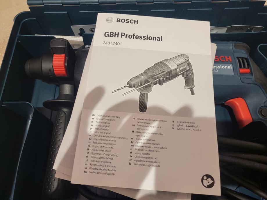 Prodajem bosch professional bušilicu bušeči čekič GBH 240 220-230V