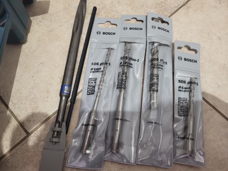 Prodajem bosch professional bušilicu bušeči čekič GBH 240 220-230V