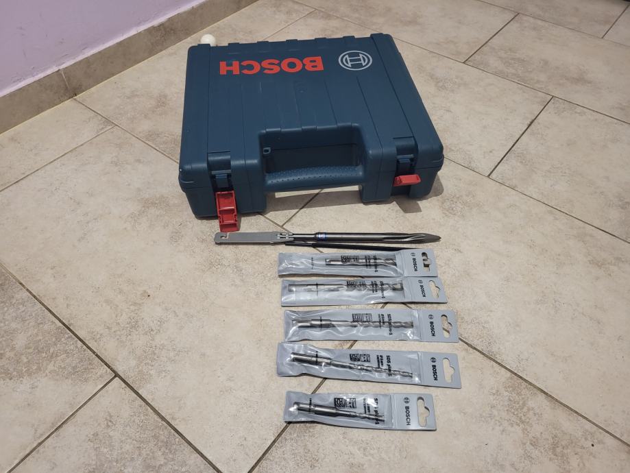 Prodajem bosch professional bušilicu bušeči čekič GBH 240 220-230V