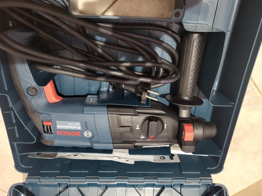 Prodajem bosch professional bušilicu bušeči čekič GBH 240 220-230V