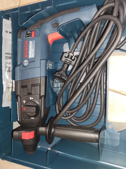 Prodajem bosch professional bušilicu bušeči čekič GBH 240 220-230V