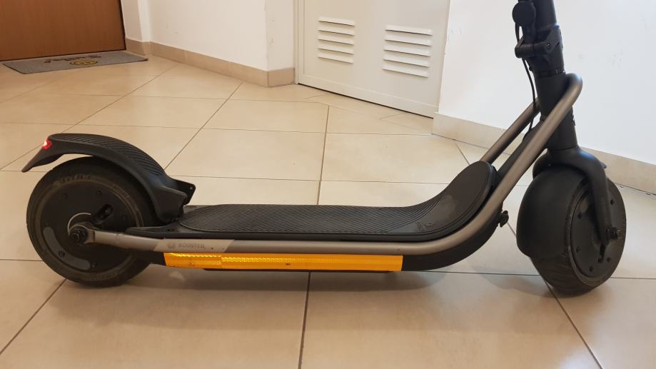 Boosted Rev električni romobil 1500W Dual Motors,AKCIJA,kao nov!