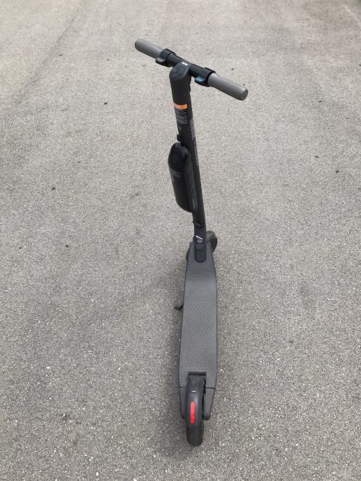 Električni romobil - Segway Ninebot KickScooter ES4
