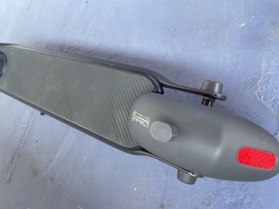 Električni romobil SEGWAY Ninebot Zing C20