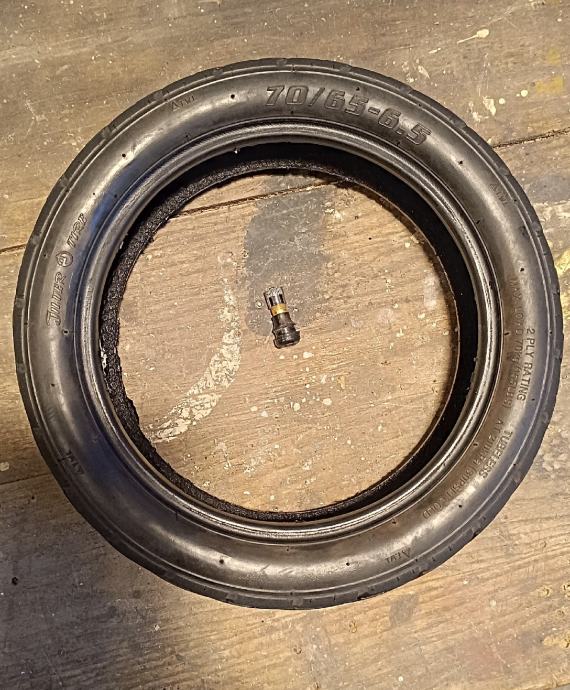 Guma(tubeless) i ventil za romobil(MS Energy E20