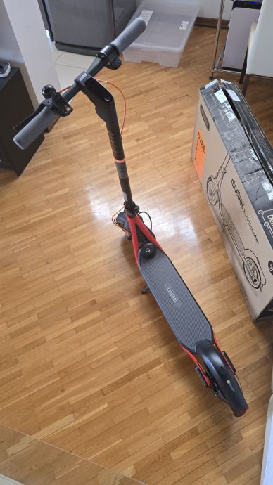 Romobil Segway Ninebot Kickscooter D28E