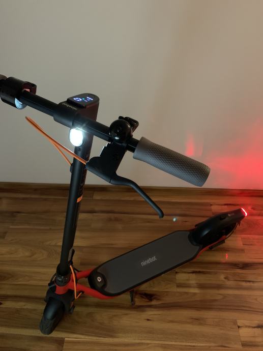 Segway Ninebot D28 električni romobil