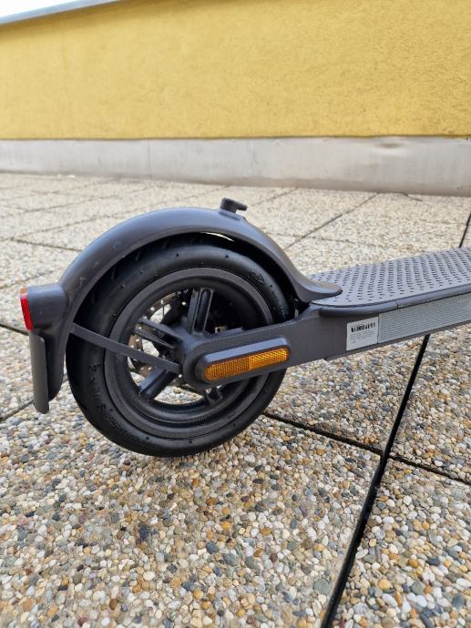 Xiaomi Essential Električni Romobil