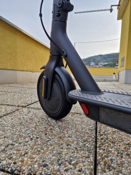 Xiaomi Essential Električni Romobil