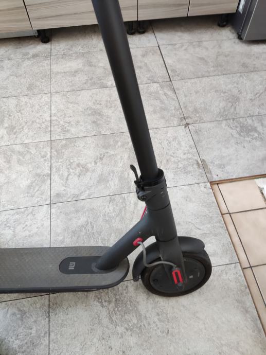 Elektricni romobil Xiaomi m365, 2019 god.