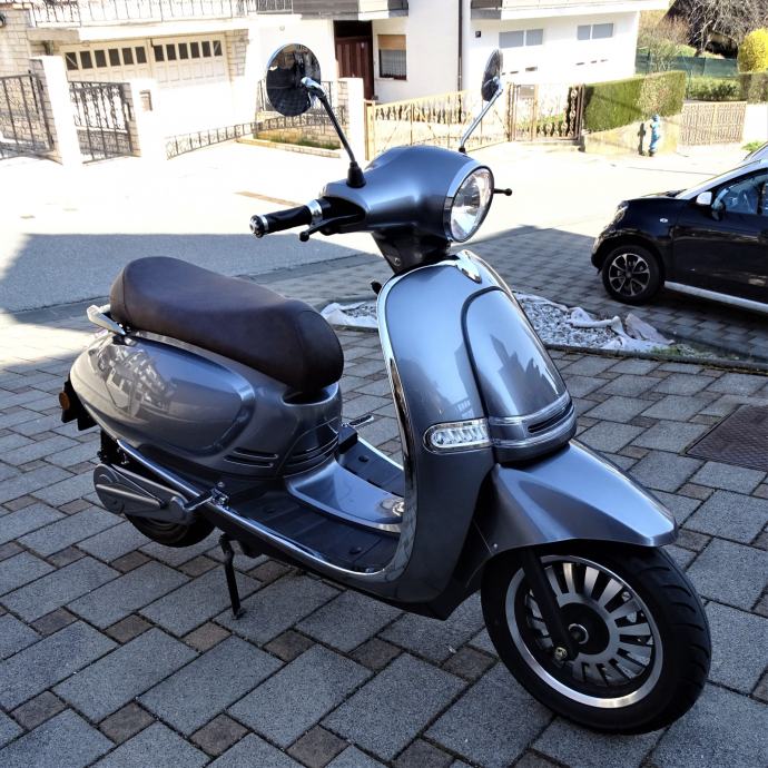 ELEKTRO SKUTER SAKURA JS2A JAČI MODEL 4000W RADIJUS=75km/BRZINA=75km ...