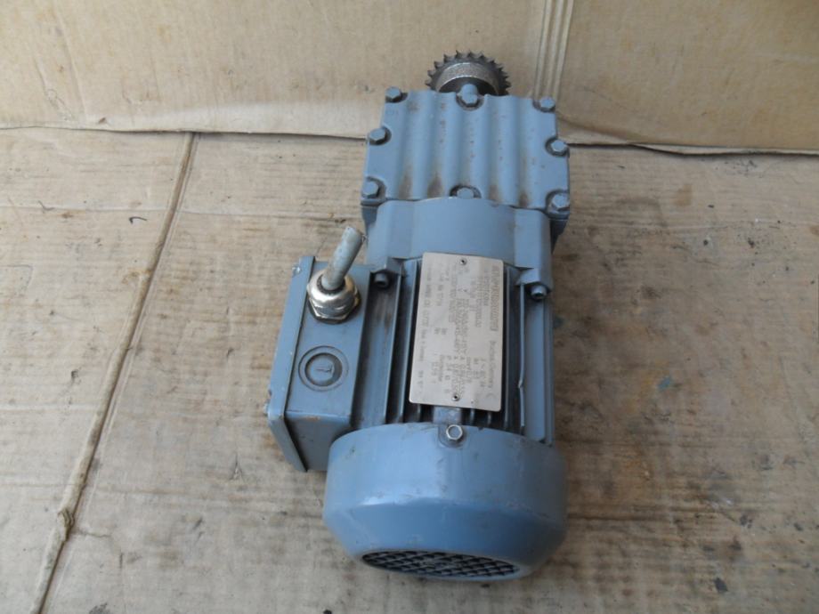 Elektromotor sa linijskim reduktorom 220/380V/0,18KW/1320/102 okr. izl