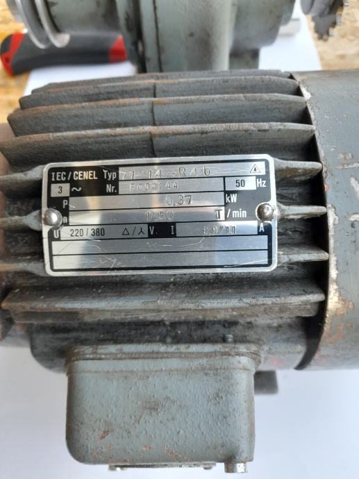 Elektromotor i reduktor u kompletu