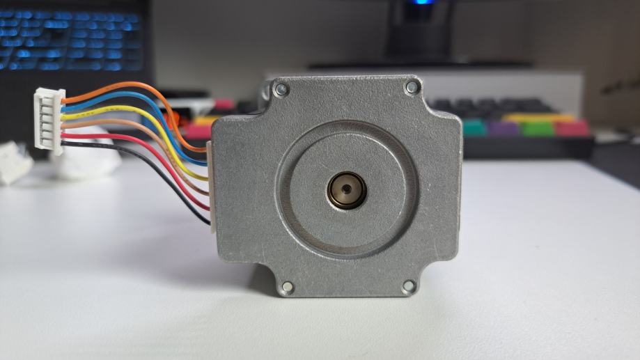 Koračni stepper motor KH56KM2U121