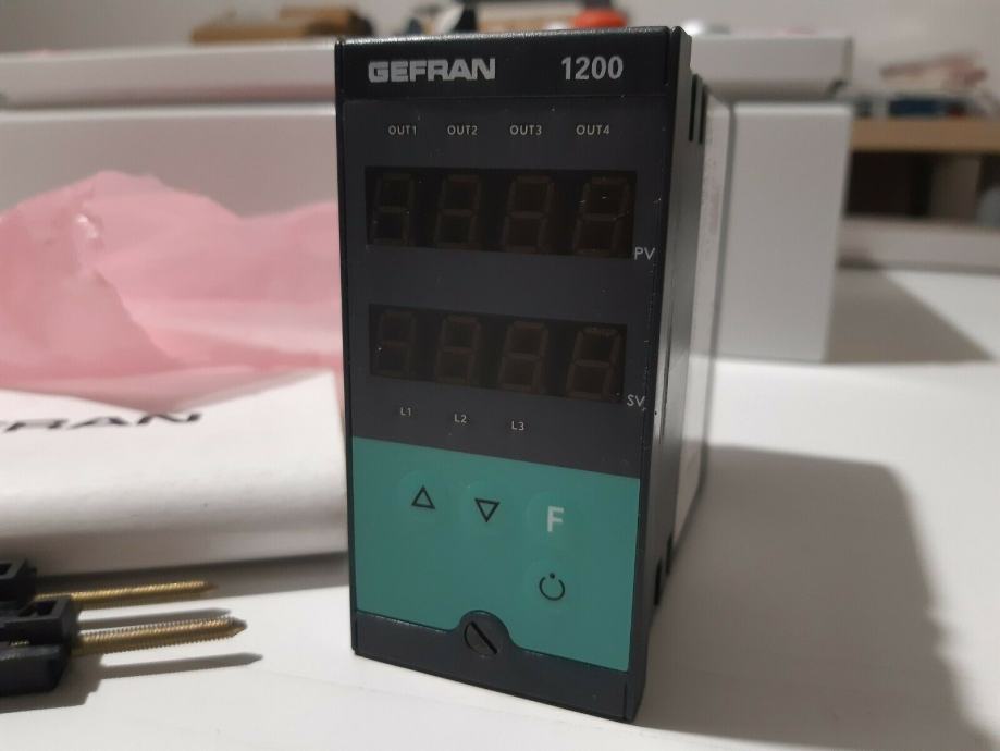 Gefran 1200 termoregulator PID temperaturni kontroler 48x96 F023210