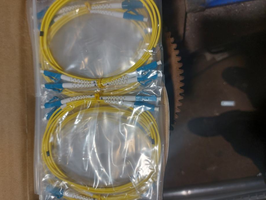 opticki,fiber kablovi sa konektorima
