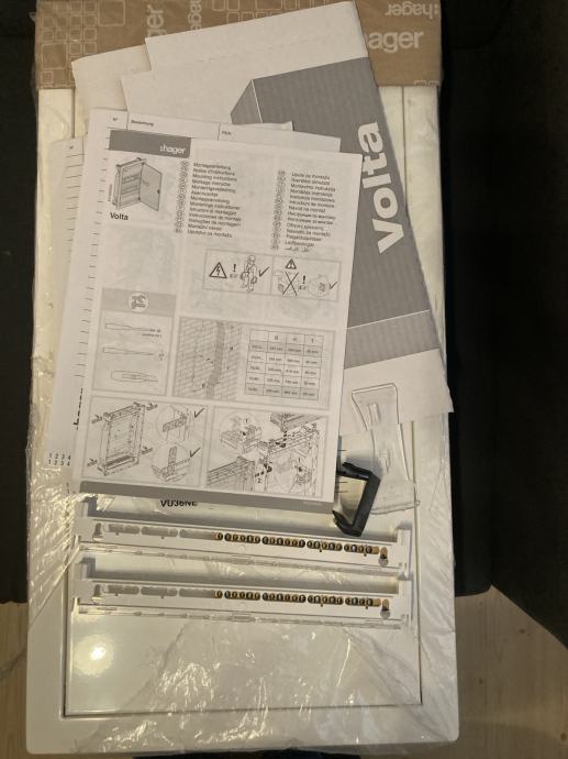 Razvodni ormarić za struju (3 reda), opremljen - Hager Volta VU36NE