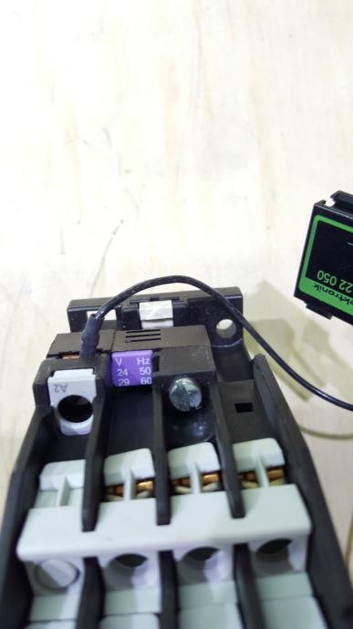 Releji relej 24V 50Hz SIEMENS