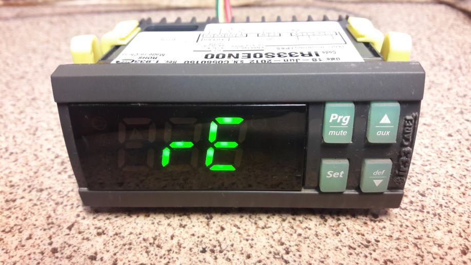 TERMOSTAT Carel IR33 IR33S0EN00 220V