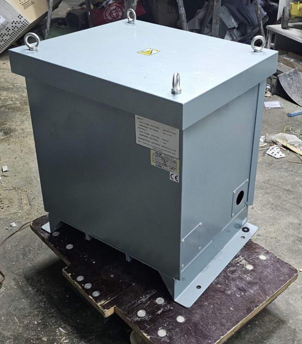 Transformator 380v/200v prodam