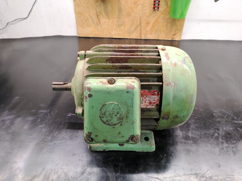 Trofazni kavezni motor MEZ Mohelnice 0.6kW - VIDEO TEST ISPRAVNOSTI