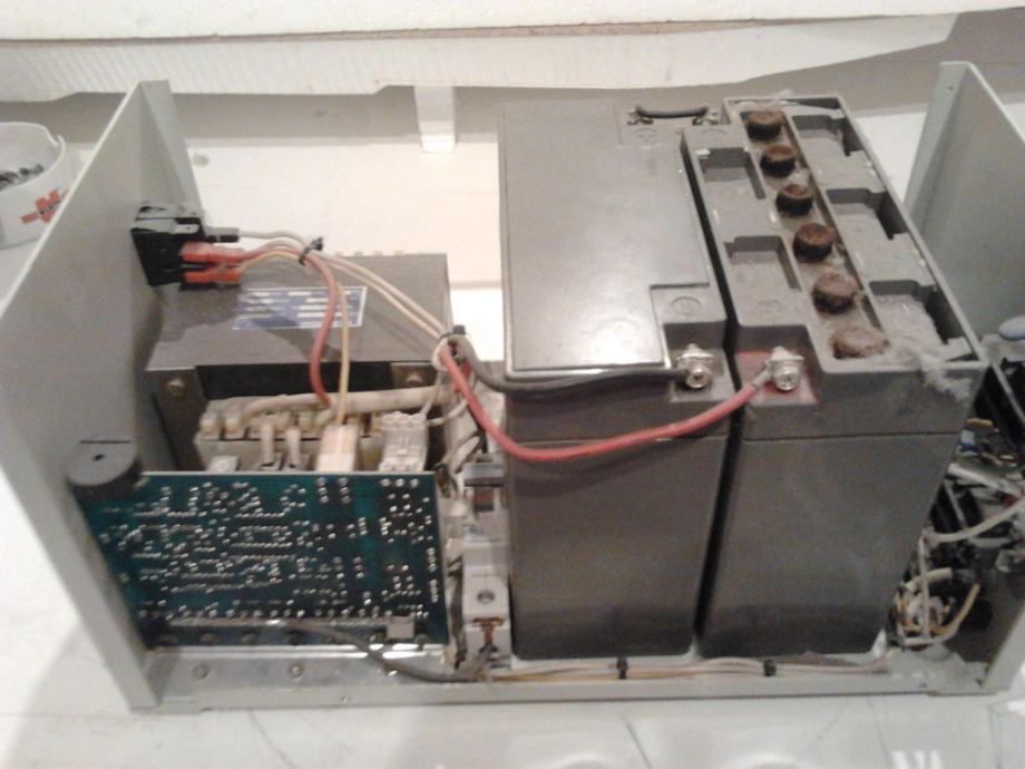 UPS 800 Neon Vrsar 800 W