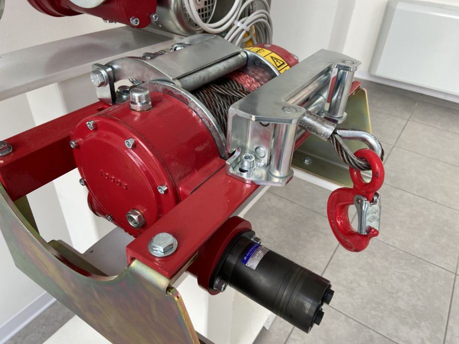 Vučna težina: 2753kg, Električno vitlo s monofaznim motorom 230V