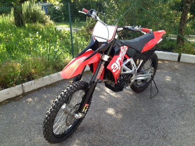 Aprilia MXV MOTOCROSS 450 cm3, 2011 god.