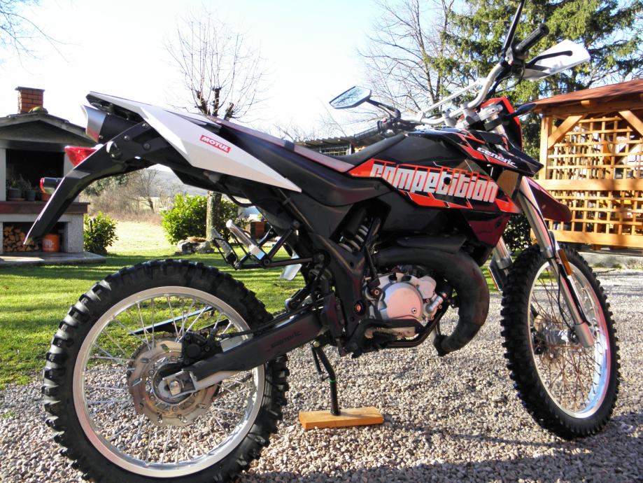 Generic Trigger X competition 50 cm3, 2012 god.