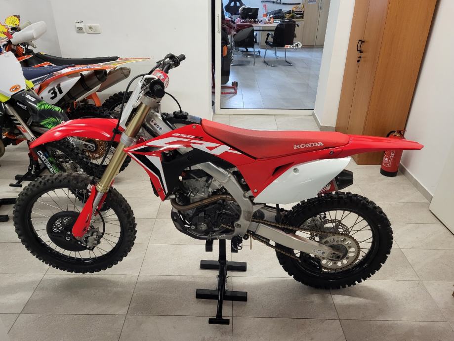 Honda CRF 250 cm3, 2020 god.