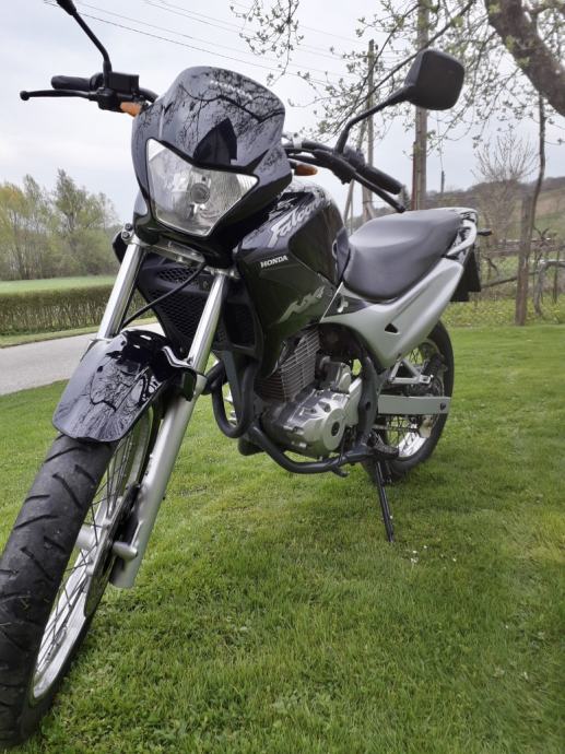 Honda NX 400 Falcon 397 cm3, 2000 god.