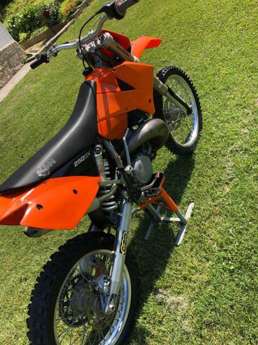 KTM Sx 250 250 cm3, 2004 god.