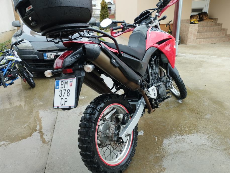 Yamaha xt660r 660 cm3, 2005 god.