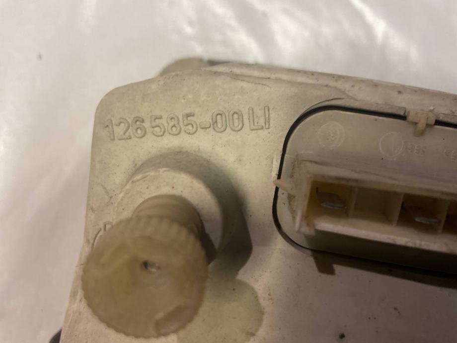 126585-00 - PREDNJE LIJEVO SVJETLO LEVI FAR FORD SIERRA HELLA OEM