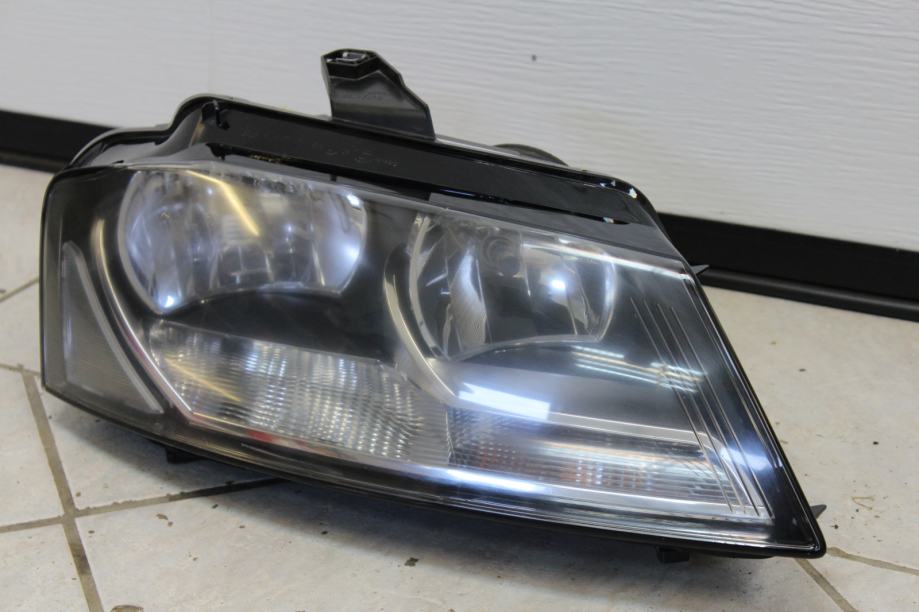 Audi A3 8P desni far