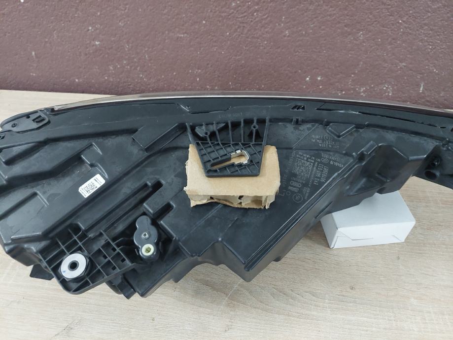 Audi A3 8y far lijevi 8Y0941033 2020/2021/2022/2023